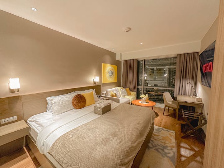 Rockwell View King Suite • Free Parking Pool & Gym - 마닐라