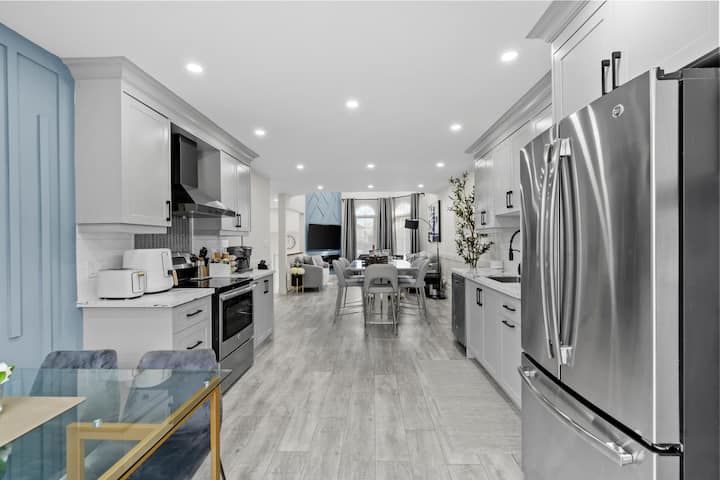 Castle In Bow*king Bed*arcade*gorgeous Deck* - Bowmanville