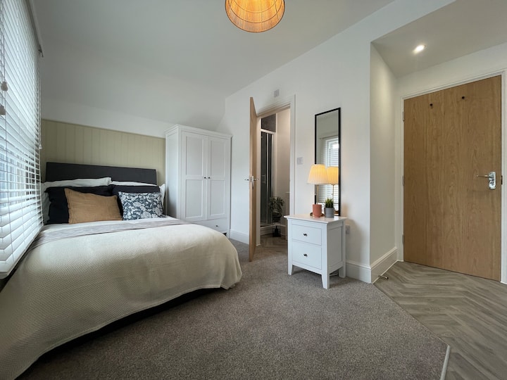 Double En-suite With Kitchenette - Rugby
