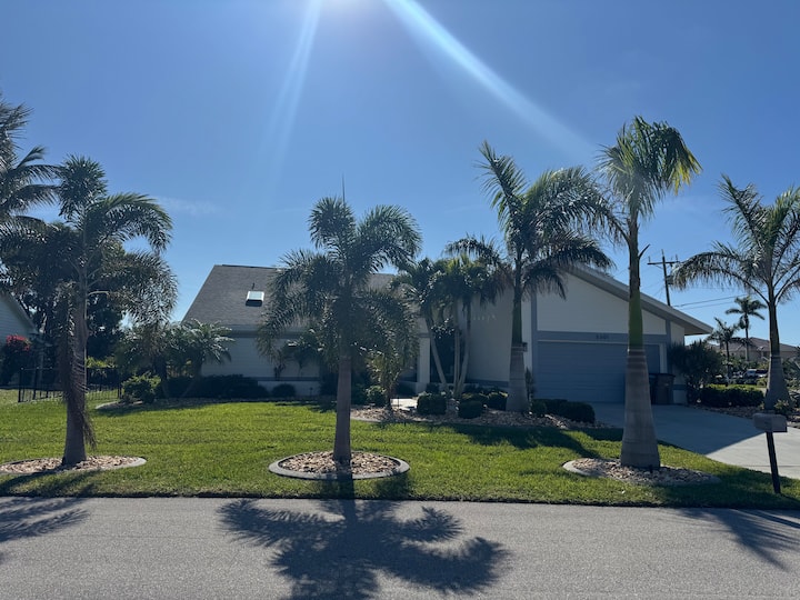 Sailboat Access Retreat - Cape Coral, FL
