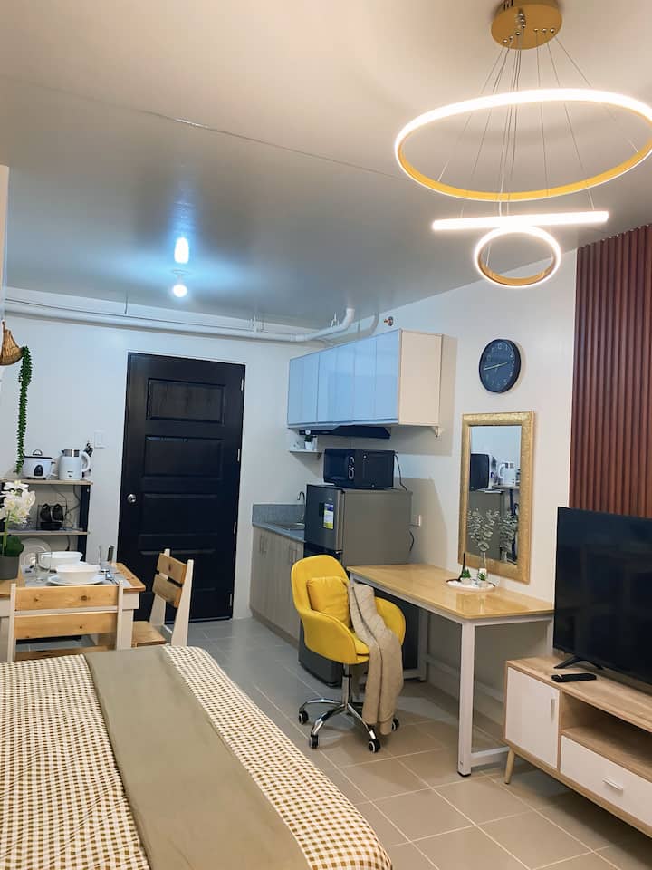 Condo Near Airport & Other Spots Self Check In - Lapu-Lapu City