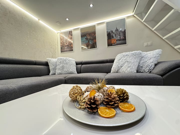 Luxury Apt@city Center,2br, 1 Min From Metro, Ac - Budapest