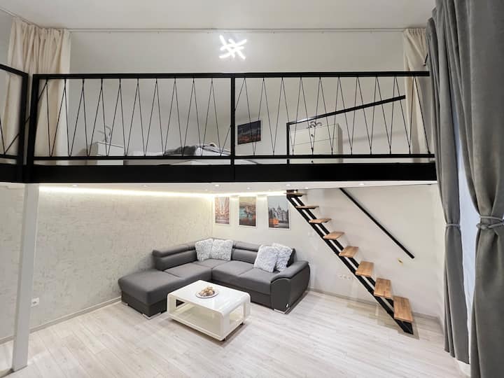 Spacious Apt@city Center,2br, 1 Min From Metro, Ac - 