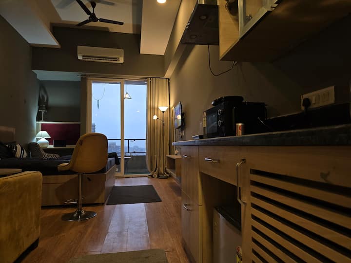 Aesthetic Vibe ( 1rk Studio At Gaur Mall ) - Noida