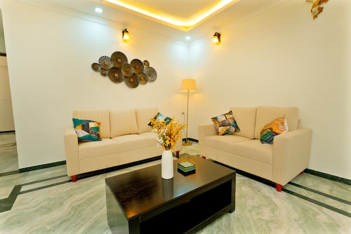 Casa Bento 201
Pool
Highspeed Wifi 
Secure Parking - Goa