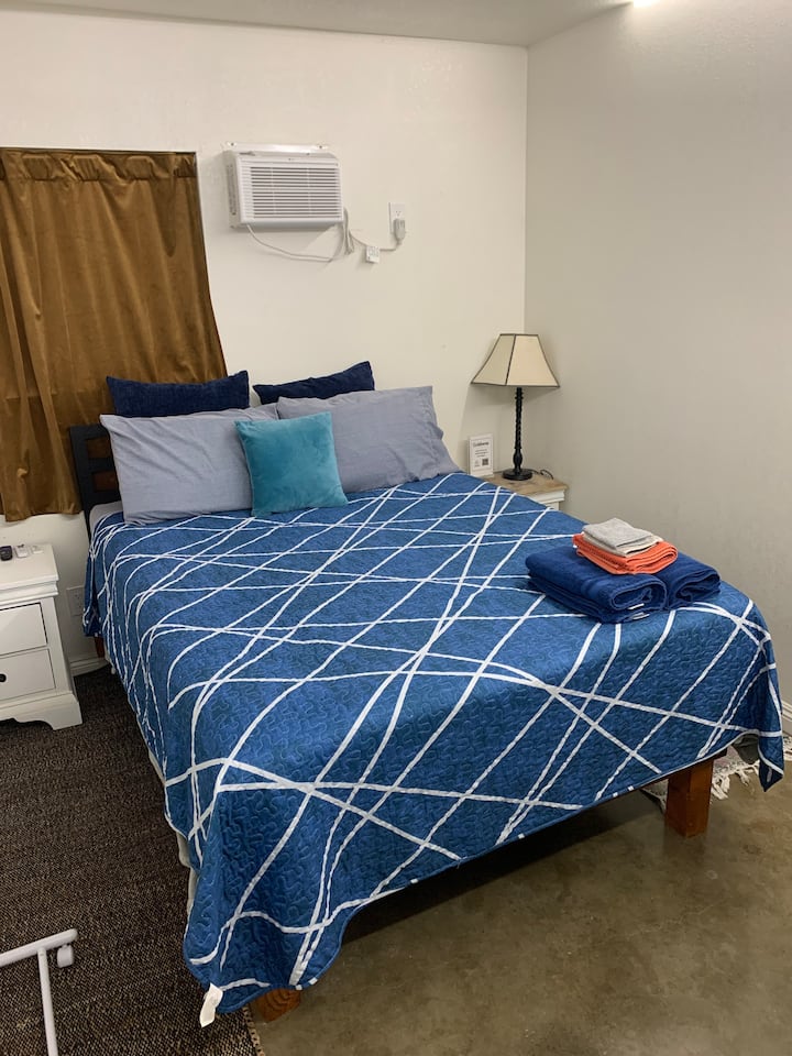 D&e 2-rooms 2-beds/shared Bathroom - Bellflower, CA