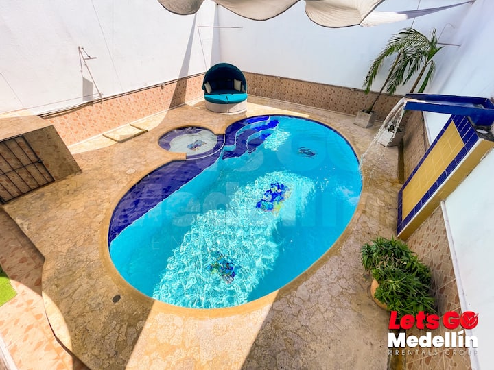 Villa Laureles. Casa Familiar Con Piscina Privada - Medellín