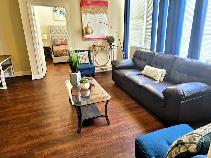 1400 2 Blks 2 Burbn & Qrtr W/rtview/gym - New Orleans, LA