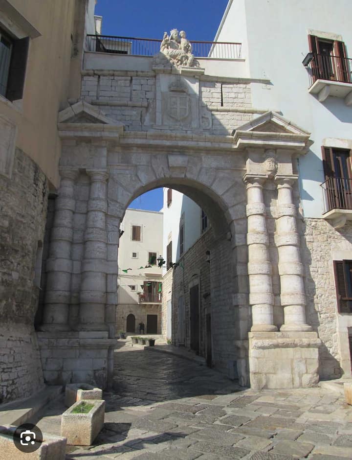 14th Century Norman Tower House 1 Floor - Giovinazzo