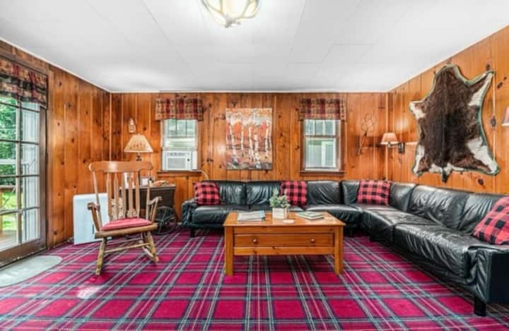 Twin Cottages At Mullett Lake, Sleeps 12 - Mullett Lake, MI