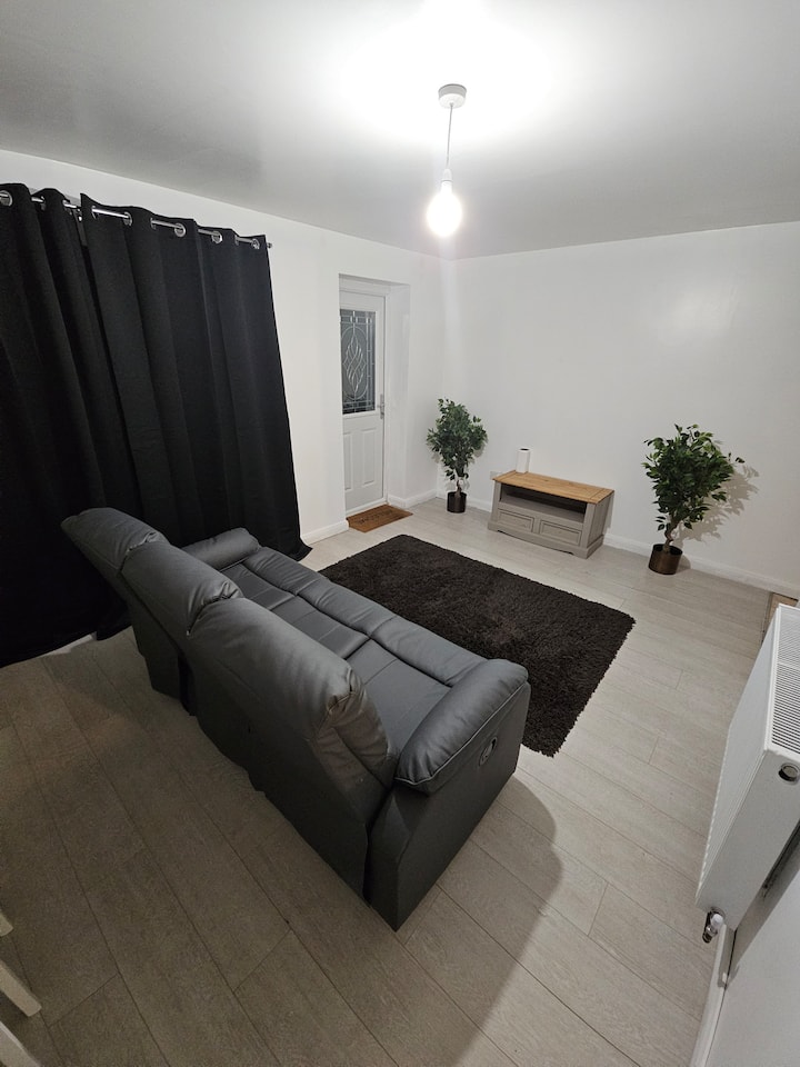 Compact Single Room In Cosy Home - Nottingham