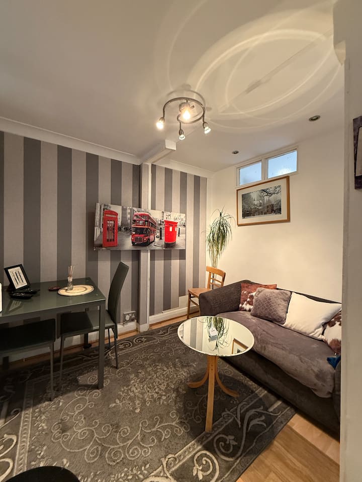 Lively 2br Flat Near Hyde Park • Sleeps 4 - Marylebone