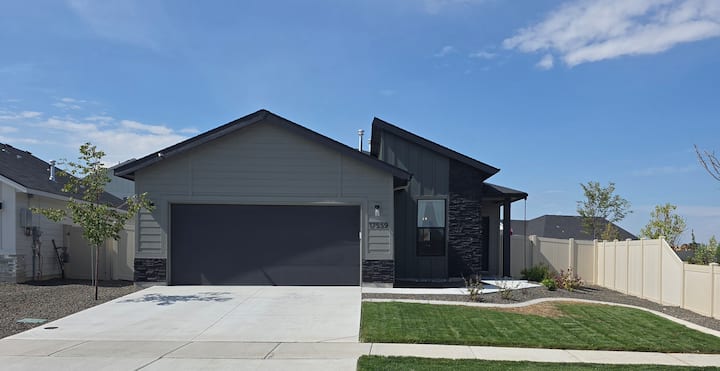 Cozy Stay Near Ford Idaho Center - Nampa, ID