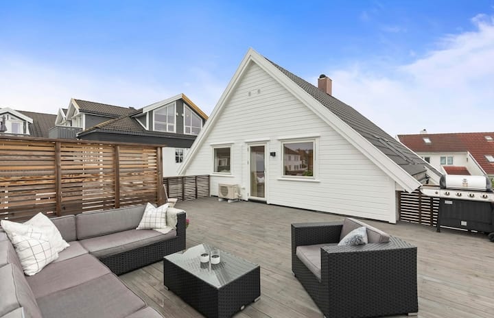 Solrik Og Sentral Leilighet - Kristiansand