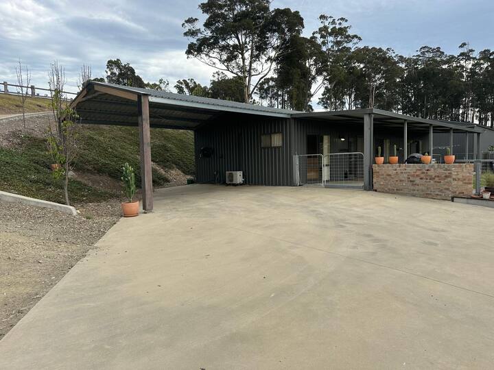 Acres & Views - Malua Bay