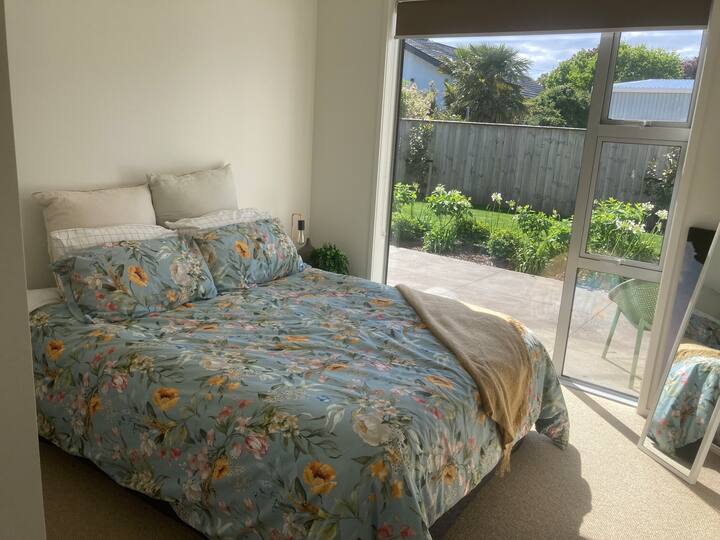 Central & Sunny
Close To Park - New Plymouth