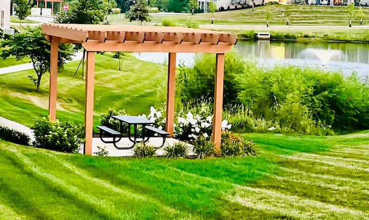 Iowa City Area - Modern, Clean, Stylish, Quiet - Iowa City, IA