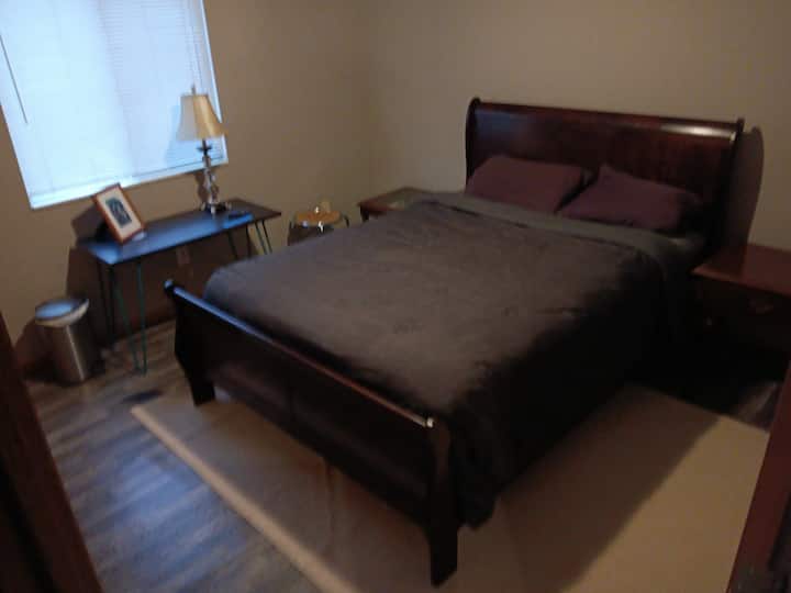 East Side Iowa City Condo-2nd Fl - Iowa City, IA