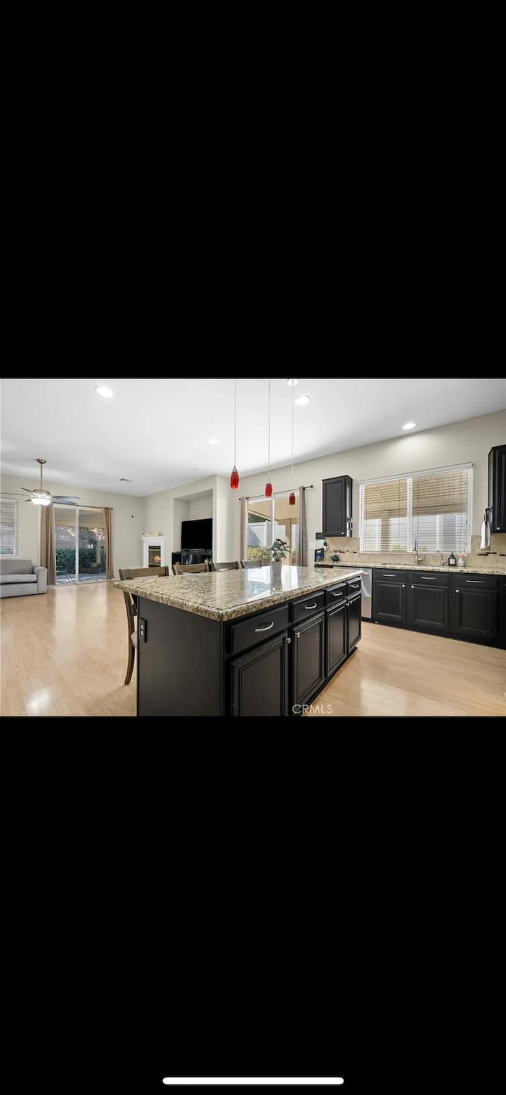 Quiet, Great Estate - Palmdale, CA
