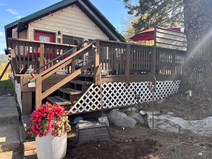 House In Town, 2 Bedroom, 2 Bath Loft & Parking ! - Leavenworth, WA