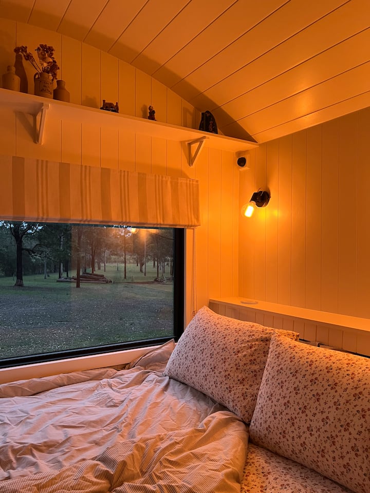 Cosy Shepherd's Hut At Blackwood Farm. - Taree Regional Airport