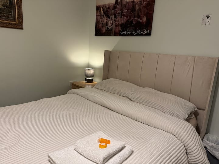 Double Bedroom With Study Table. - Gateshead