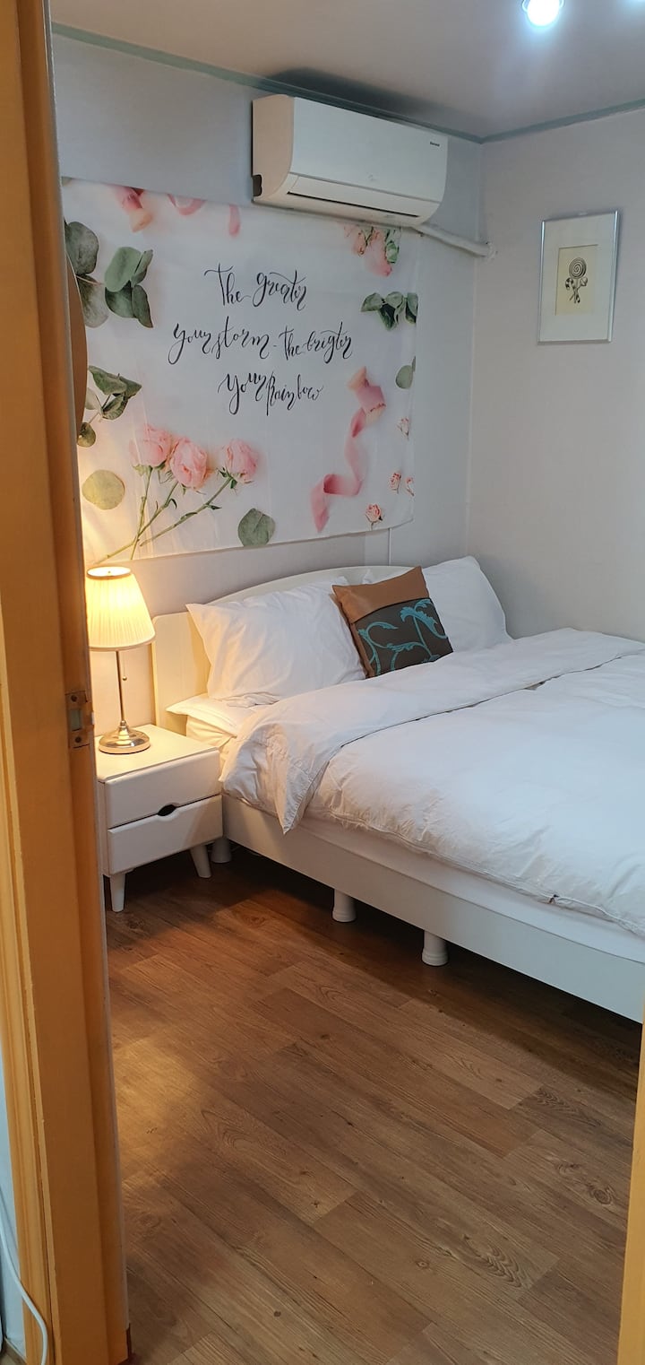 호두나무집
Walnut House
서울역 도보5분
가족과
친구와
여럿이 - Seoul