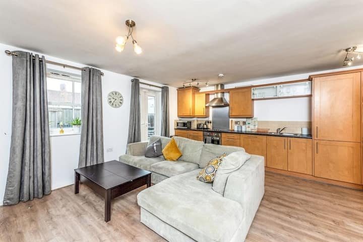 Beautiful Double Bed Apartment - Glastonbury