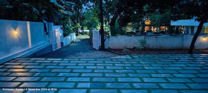 Genesis Spaces 12 Guests Ac - Kottayam