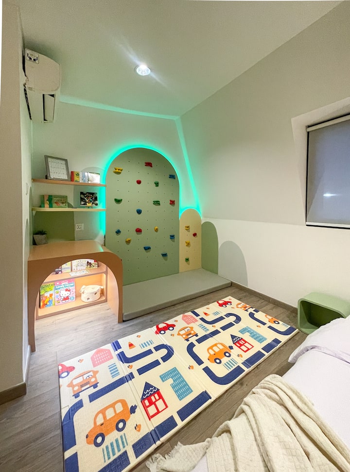 Cozy Staycation Home Kids Playground - Jakarta