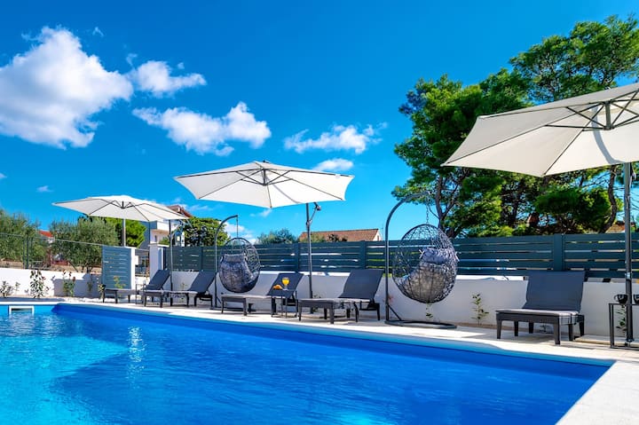 Sunny Sky No.2 - Heated Pool & Modern Lounge - Vodice