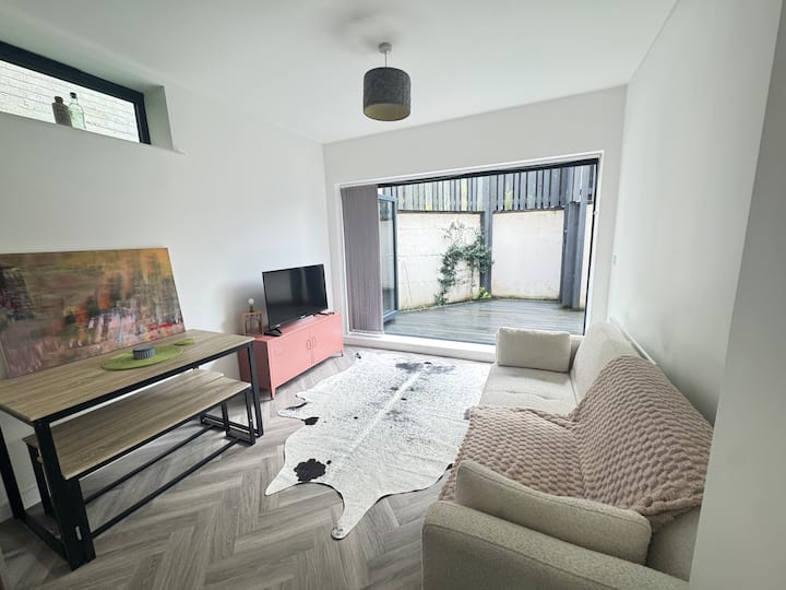 Character Property In Central Reading With Parking - Reading