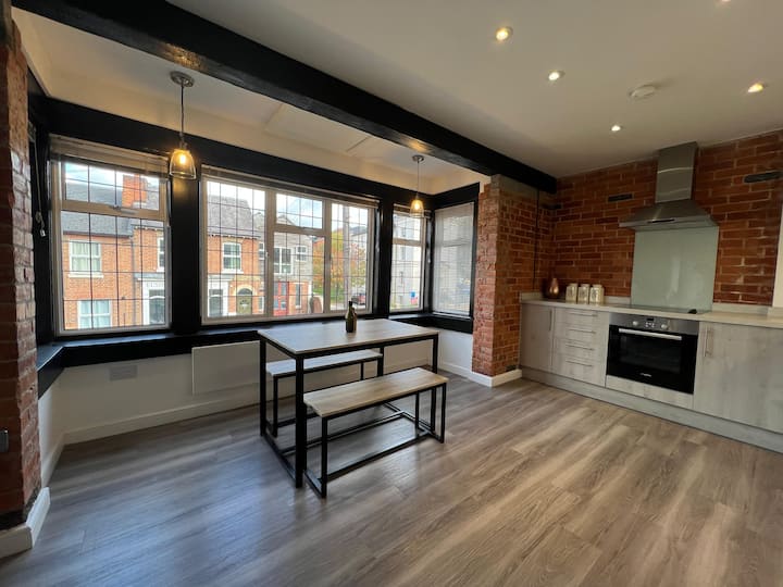 Character Property In Central Reading With Parking - Reading