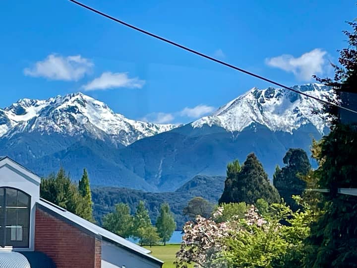 Mountain Views On Dusky - 蒂阿瑙