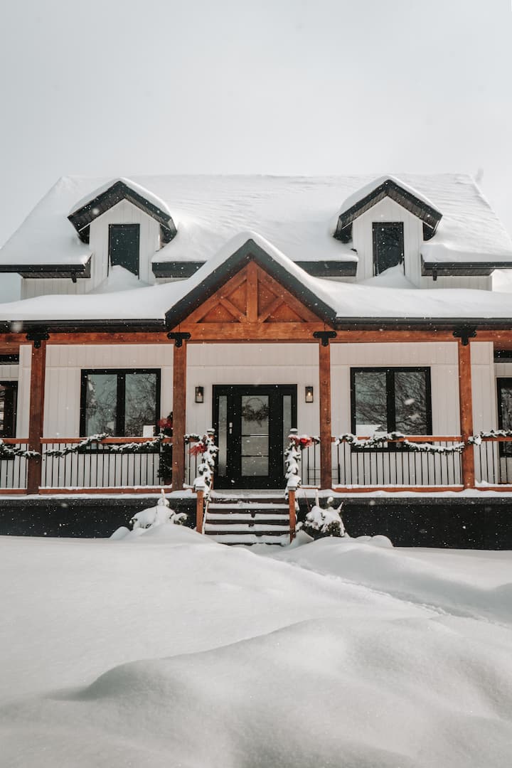 Modern Farmhouse For 12 – Friends & Family Stay - Durham