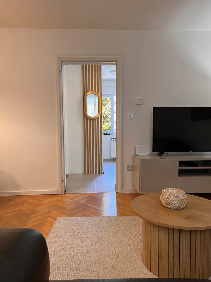 Charming Townhouse Apartment With Garden+parking - Zagreb