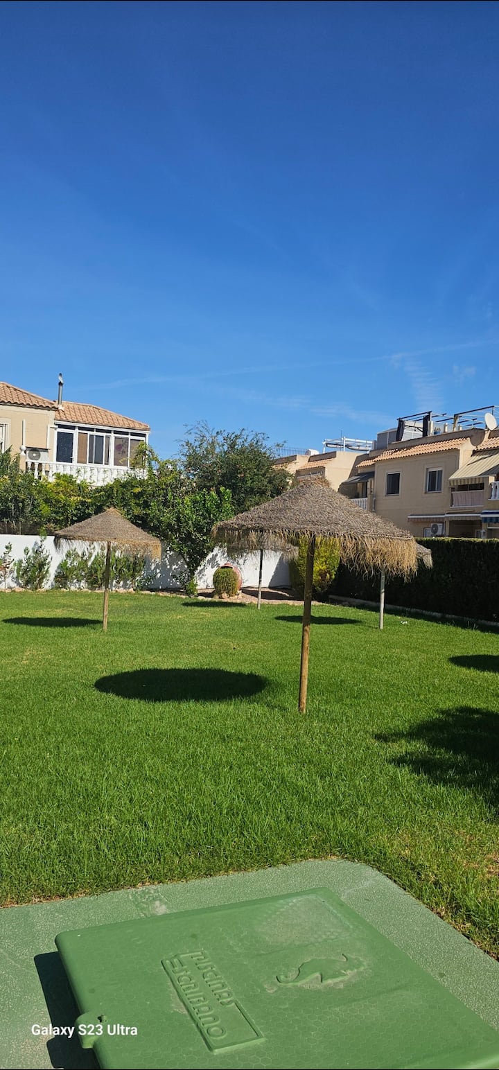 Habitación En Hermoso Bungalow - Torrevieja