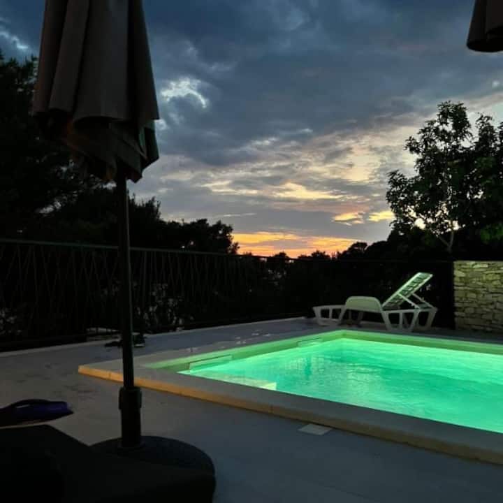 Villa Mala Smišna – Poolside Paradise By The Sea! - Maslinica