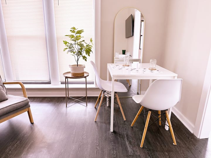Modern Suite For 2 Steps From Loyola University! - Evanston, IL