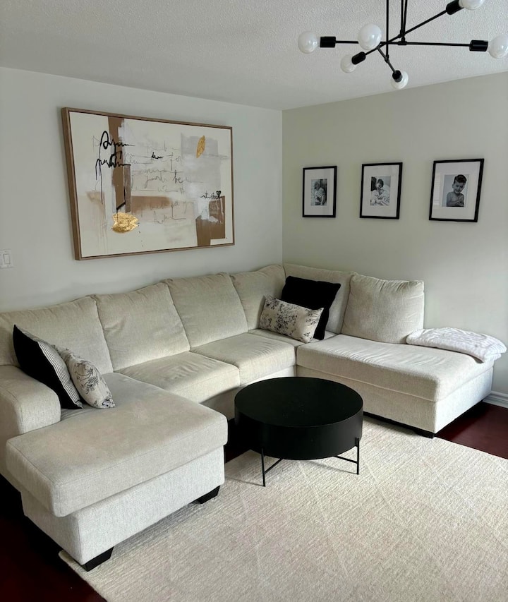 Charming Home In Great Location - Milton, Canadá