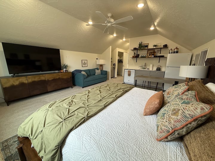 Hot Tub + Views | 40 Min To Zion - Hurricane, UT