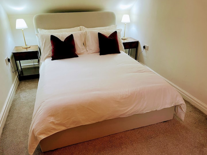 Welcoming & Friendly House Share 20 Min To Centre! - 폼비