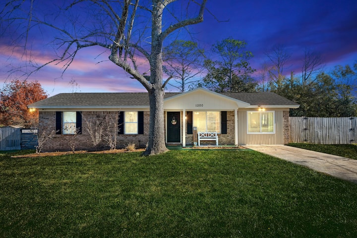 Cantonment Family Vacay | Fenced Yard, Bbq & Games - Spring Lake, Cantonment