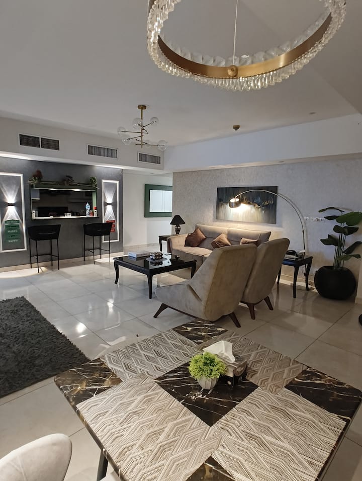 Luxury 2br In Emaar | Sea View | Family Stay - Karachi