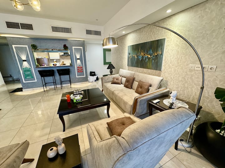 Sky & Sea: Luxury Emaar Apartment With View. Xbox - Karachi