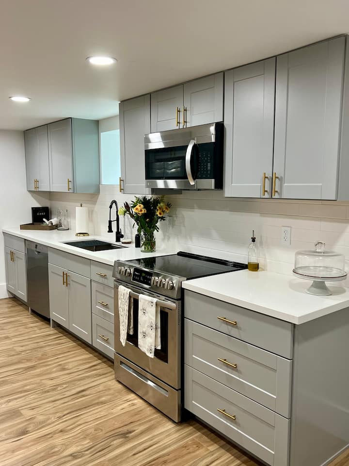 Rare,newly Built 2
Bedroom Unit With Gated Parking - Oakland, CA