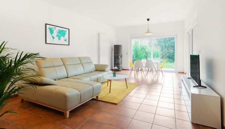 Bright And Spacious Bungalow - Neuss