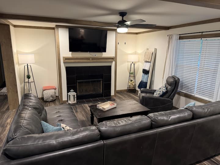 Sleeps 10! Redbud Pines - Arrowhead State Park, Canadian