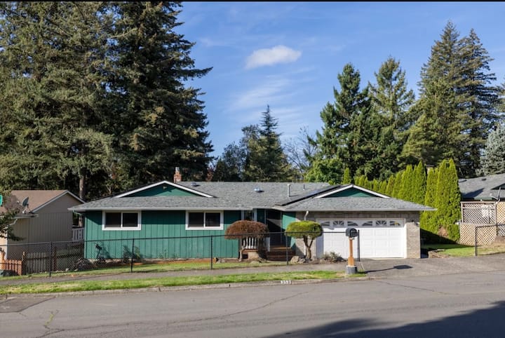 Spacious Cozy Home In Gresham - Gresham, OR