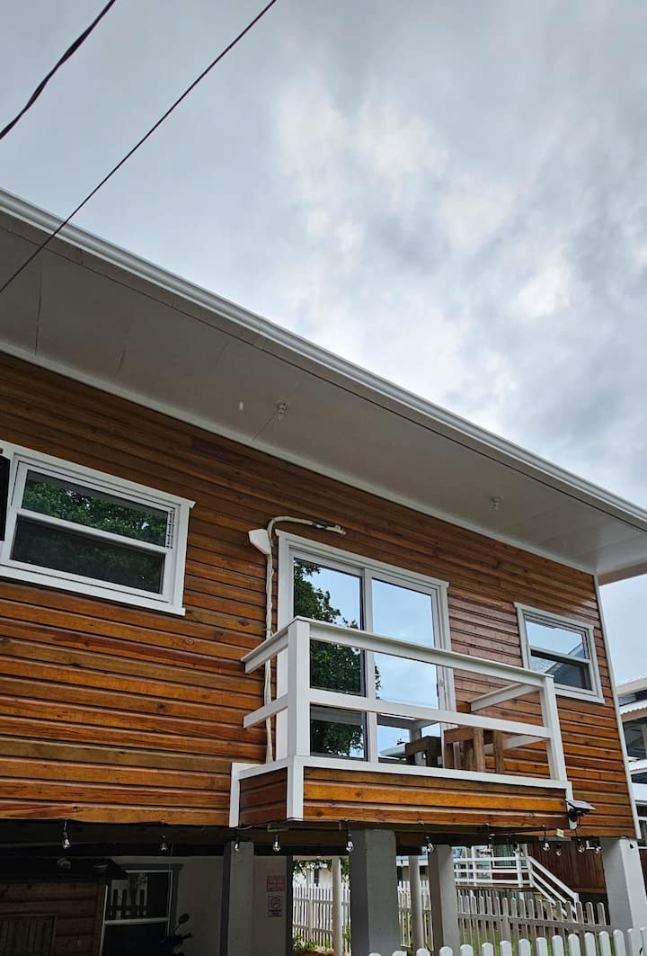 Apartment At Bayview Hotel With Balcony. - Utila